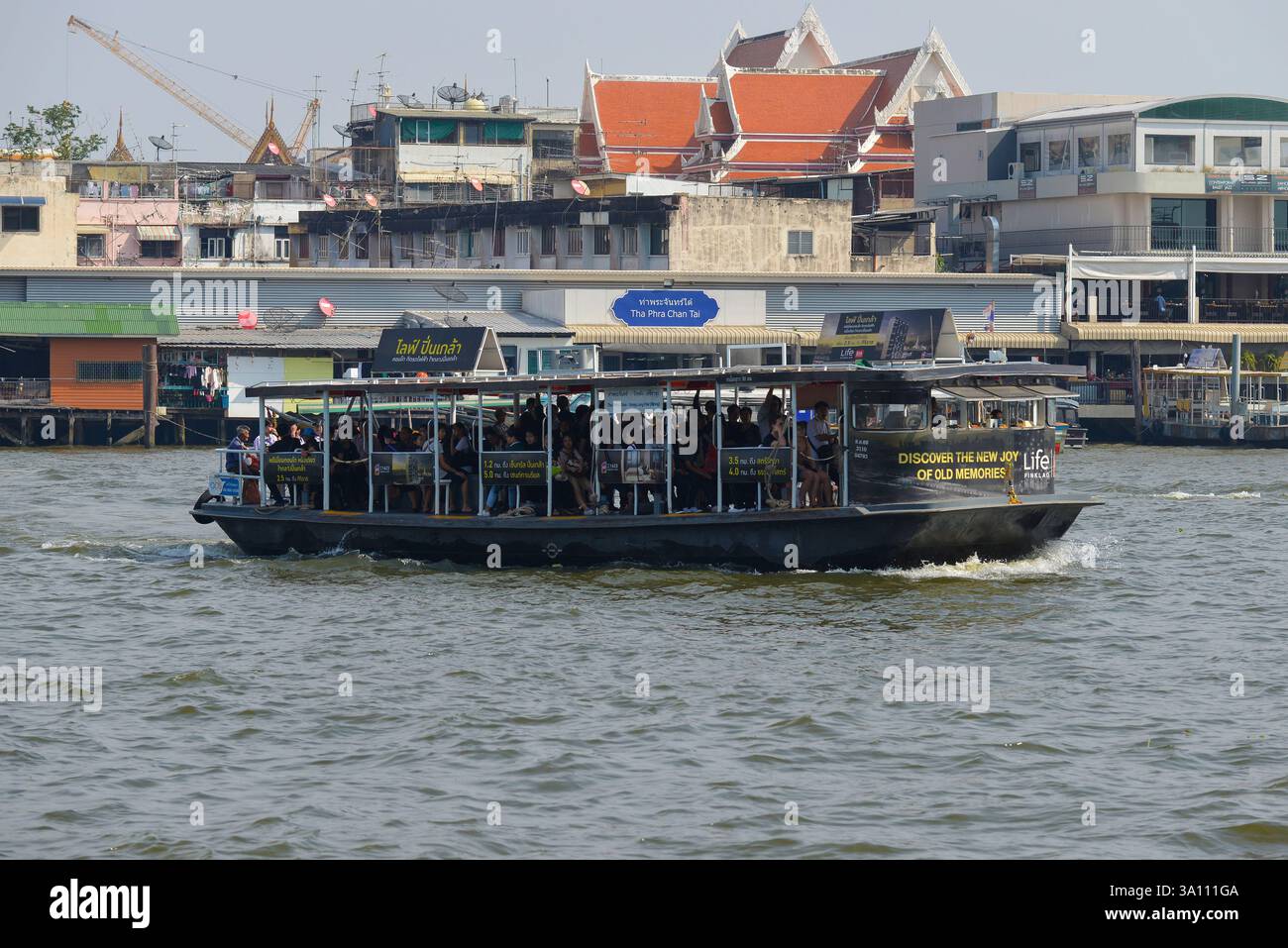 BANGKOK, THAILAND - DECEMBER 12, 2016: City passenger ferry on the Chao ...