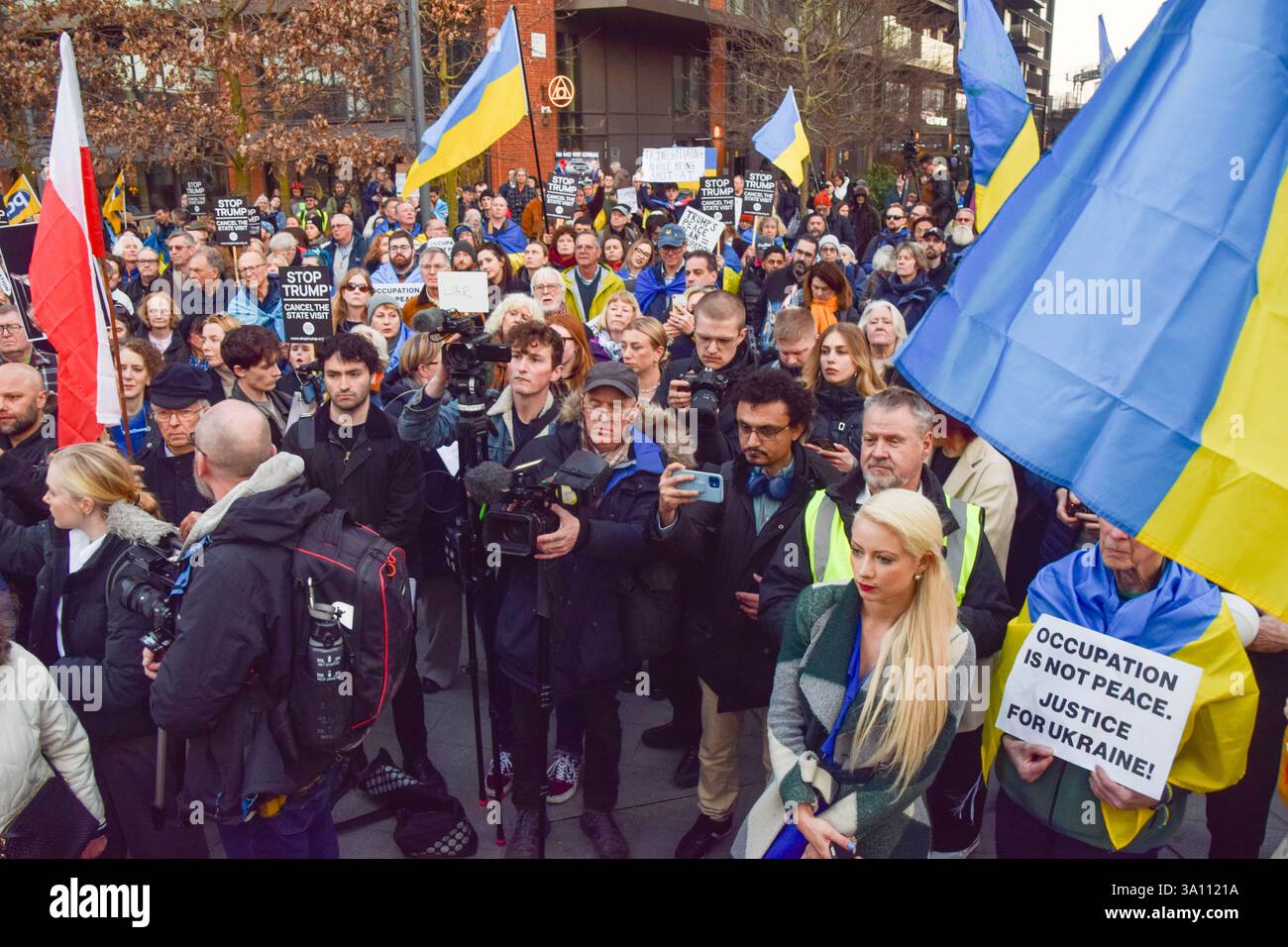 London, UK. 5th March 2025. Crowds gather outside the Embassy of USA in ...