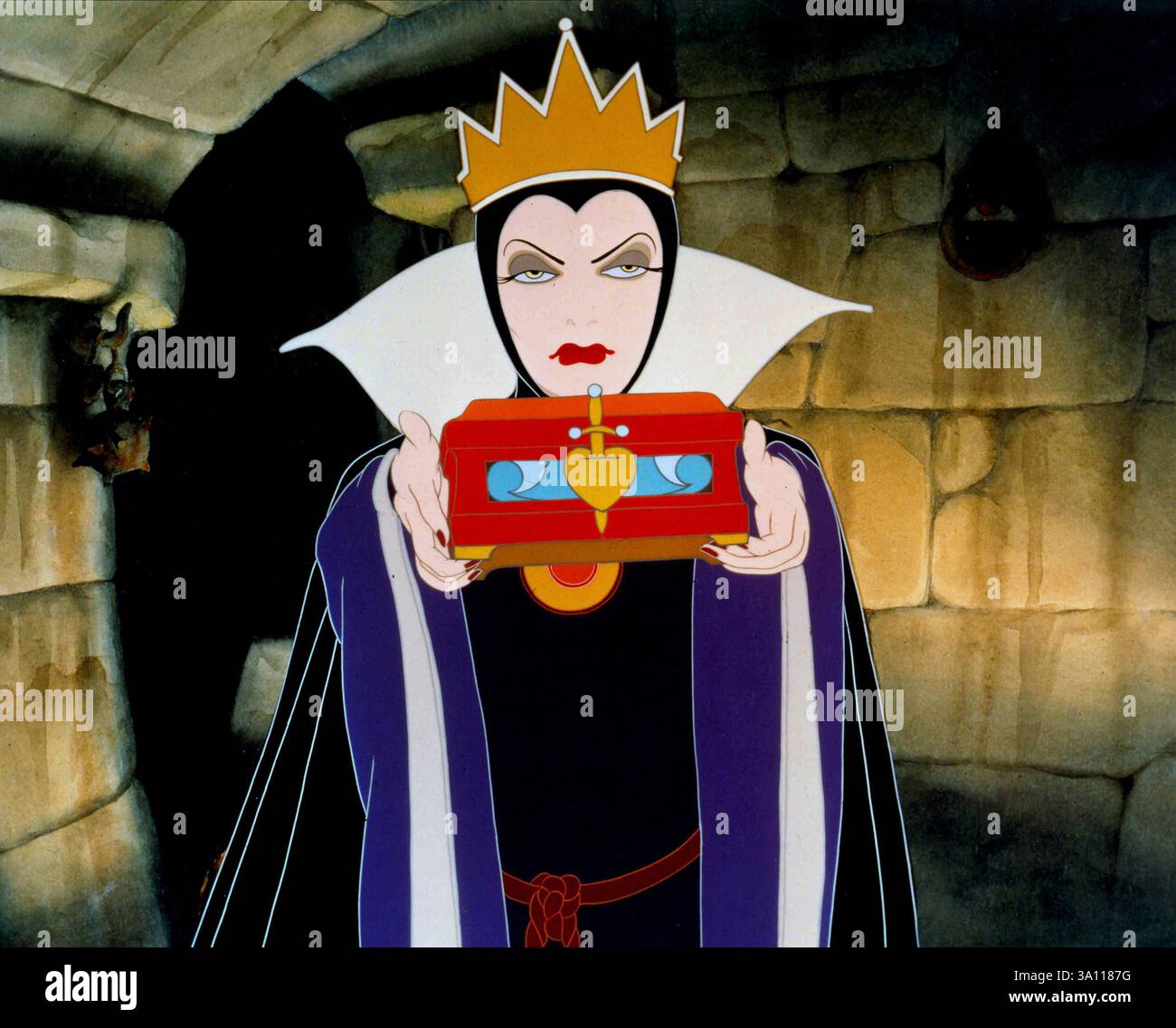 Snow White And The Seven Dwarfs Queen / Witch Stock Photo - Alamy