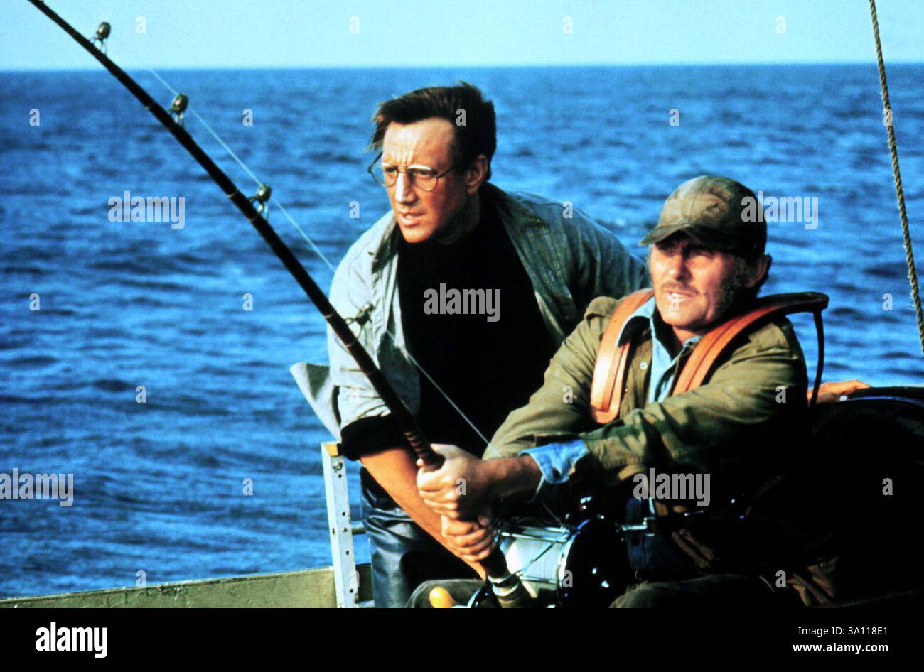 Jaws Robert Shaw, Roy Scheider Stock Photo - Alamy