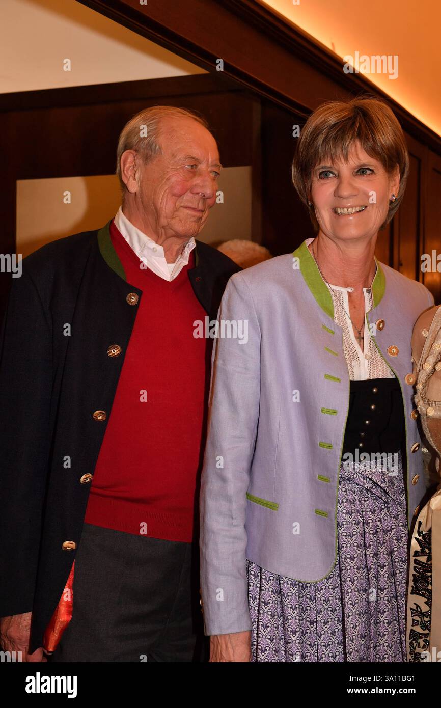 Edit Reinhold mit Ehefrau Petra / Fisch /Aschermittwoch / Fischessen ...