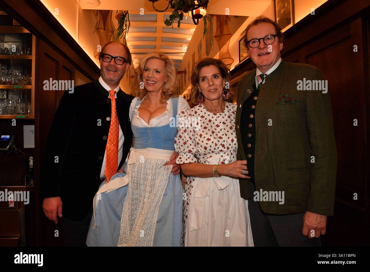 Max Dietl mit Ehefrau und Franz Georg Strauß mit Ehefrau ...