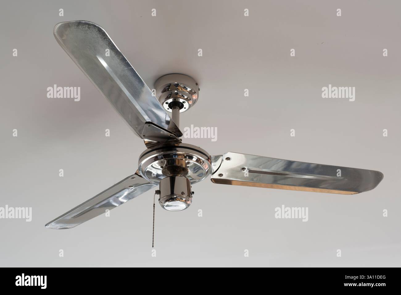 Turning off ceiling fan hi-res stock photography and images - Alamy