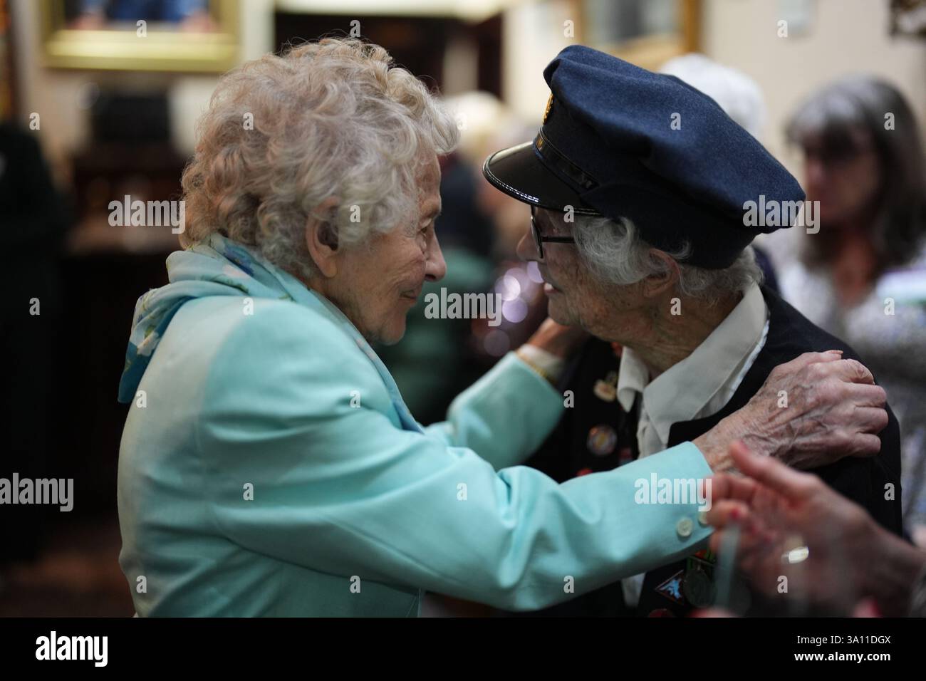 WWII veterans Dorothea Barron (left) and 102-year-old Robbie Hall ...