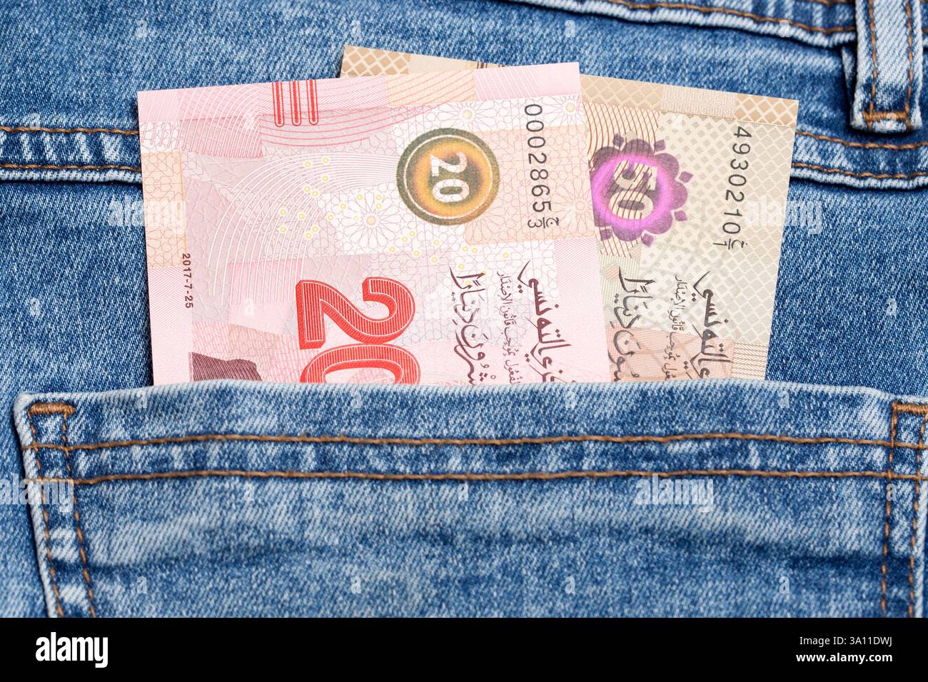 Tunisian money - dinar in the pocket of blue jeans Stock Photo - Alamy