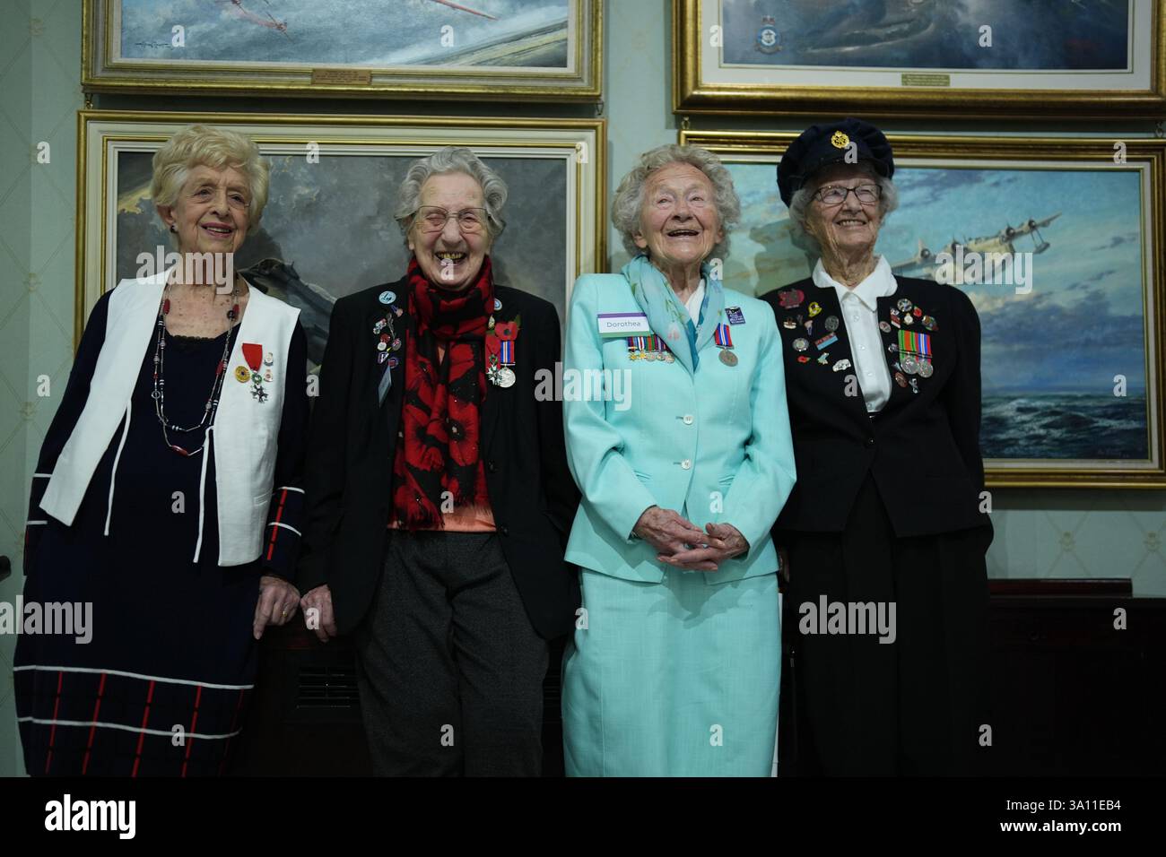 (left to right) WWII veterans Ruth Bourne, Marie Scott, Dorothea Barron ...