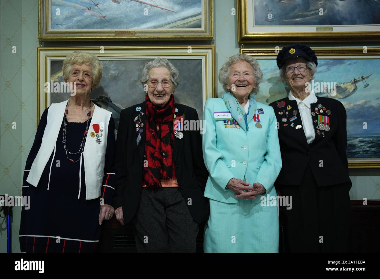 (left to right) WWII veterans Ruth Bourne, Marie Scott, Dorothea Barron ...