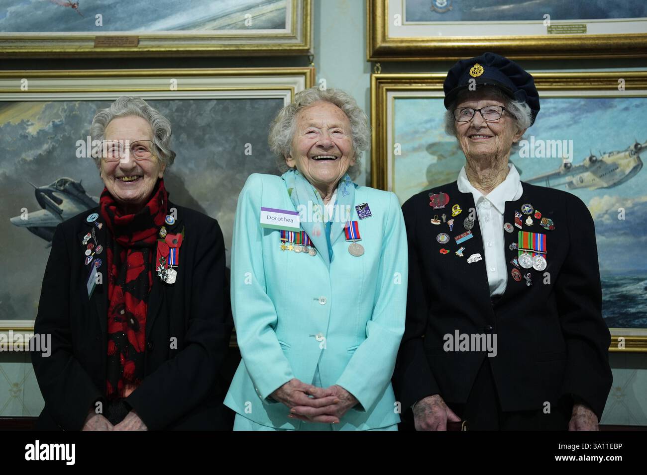 (left to right) WWII veterans Marie Scott, Dorothea Barron and 102-year ...