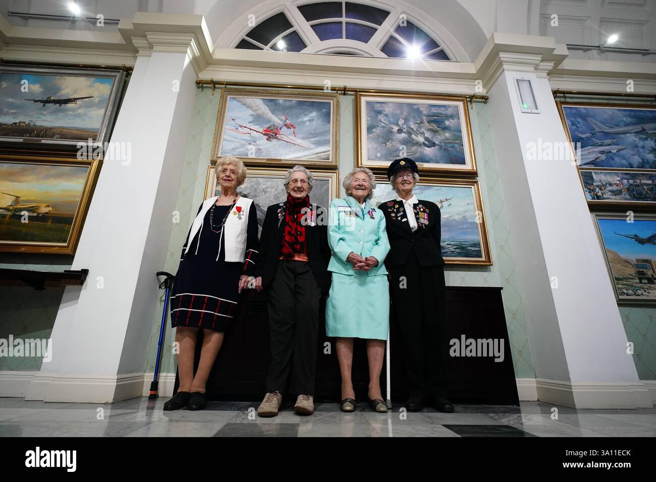 (left to right) WWII veterans Ruth Bourne, Marie Scott, Dorothea Barron ...