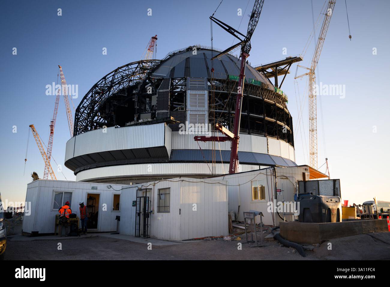 Extremely large telescope (elt) chile hi-res stock photography and ...