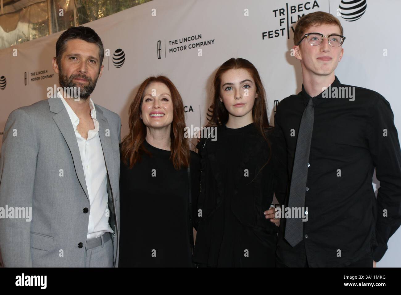 Julianne Moore, Bart Freundlich and children Liv Freundlich and Caleb ...