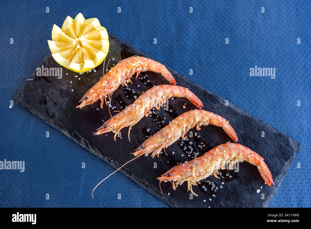 Plato de gambas hi-res stock photography and images - Alamy