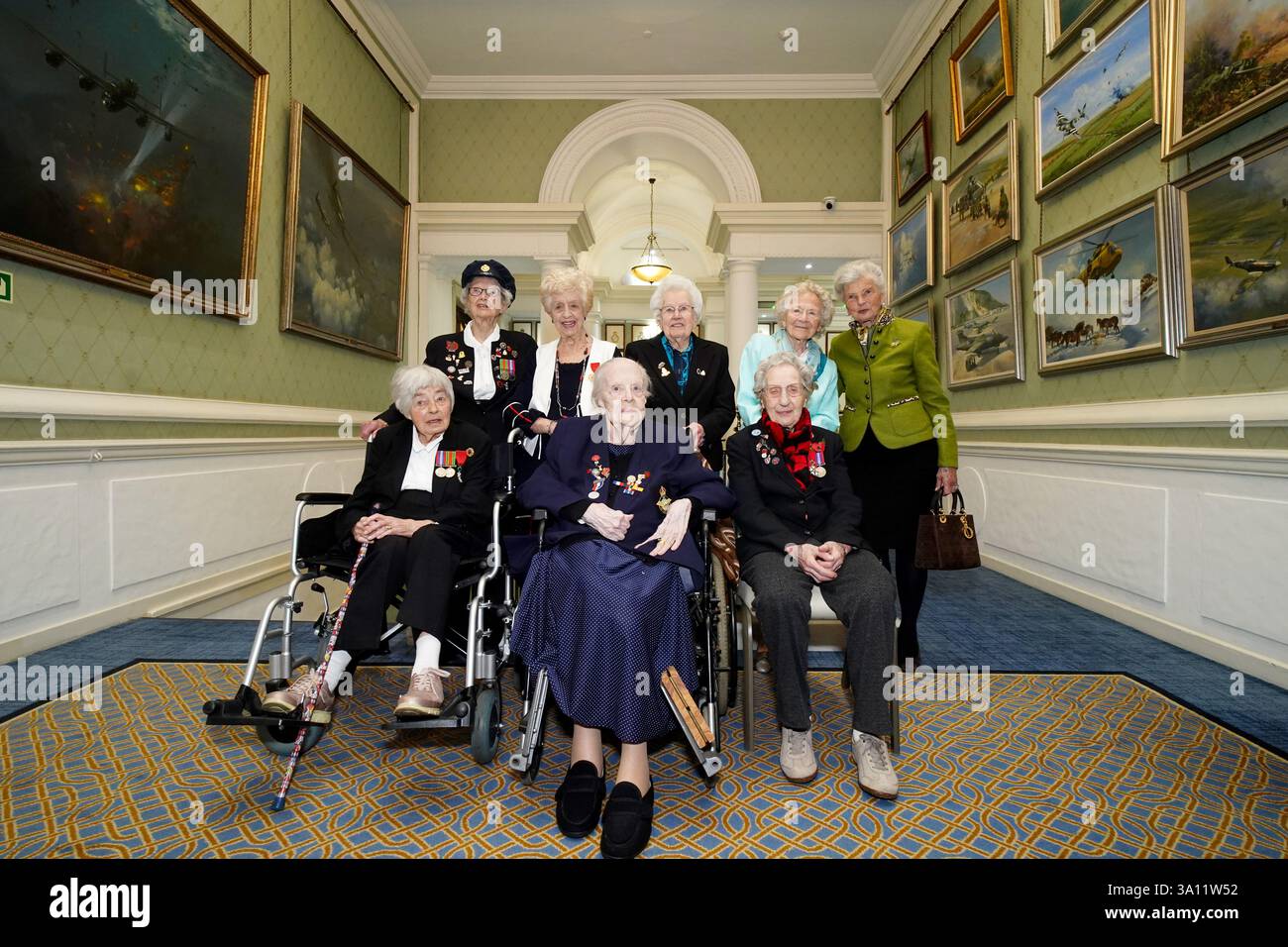 WWII veterans and personnel (back row left to right) Robbie Hall, Ruth ...