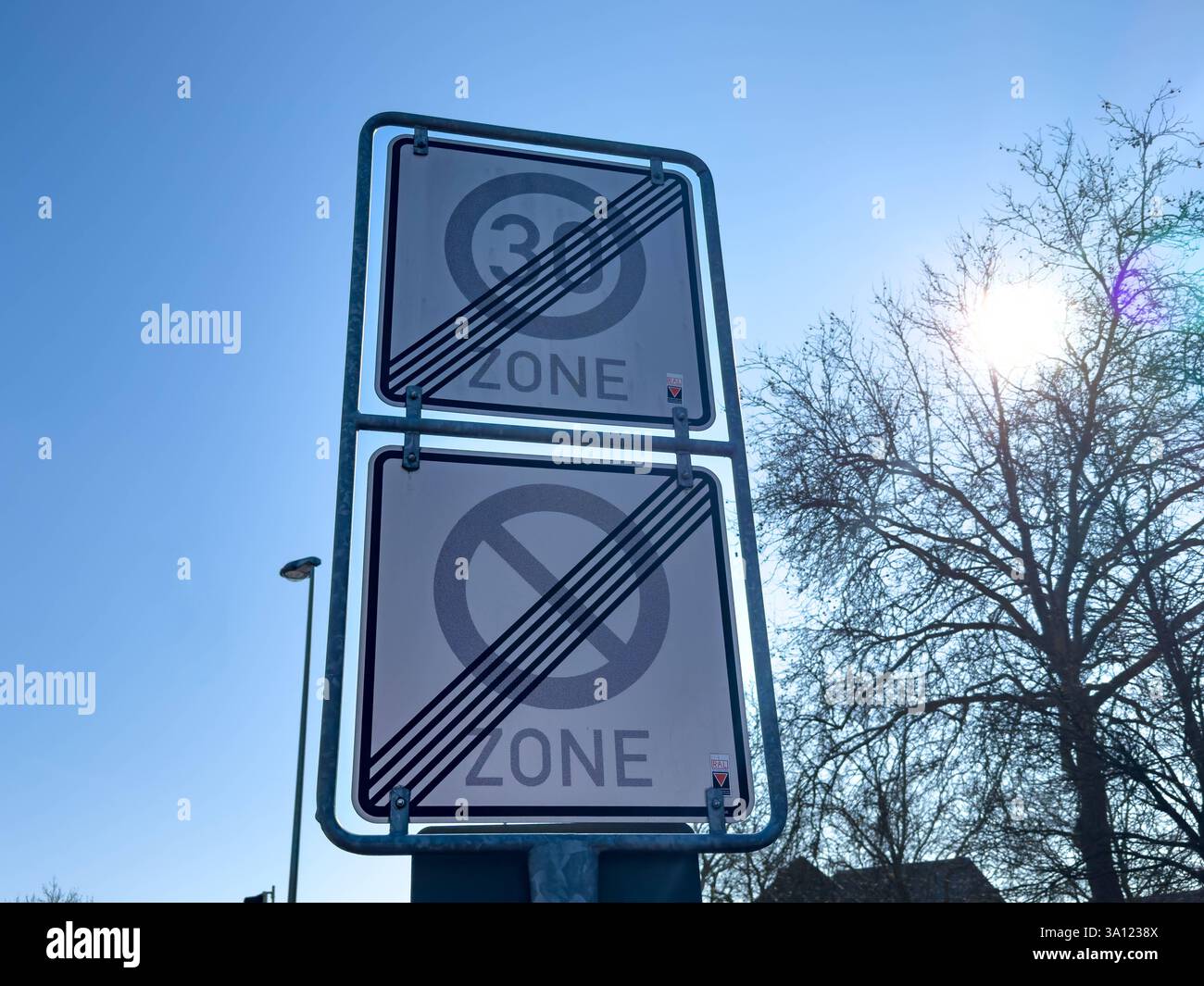 Deutschland, Europa, Verkehrsschild, Ende 30er-Zone, Ende ...