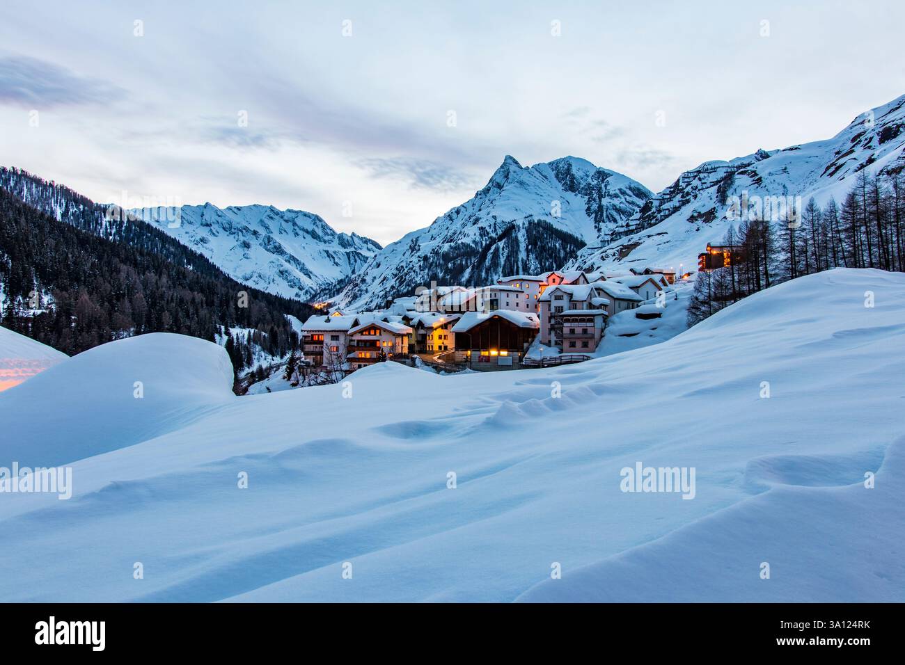 Winter in Samnaun Village – Sunset and Nightfall in a Snowy Alpine ...