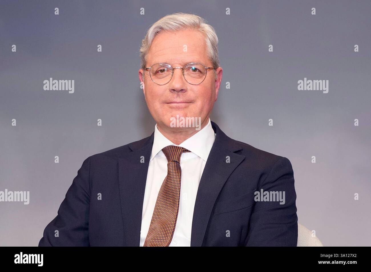 Norbert Röttgen in der ARD-Talkshow maischberger im Studio Berlin ...