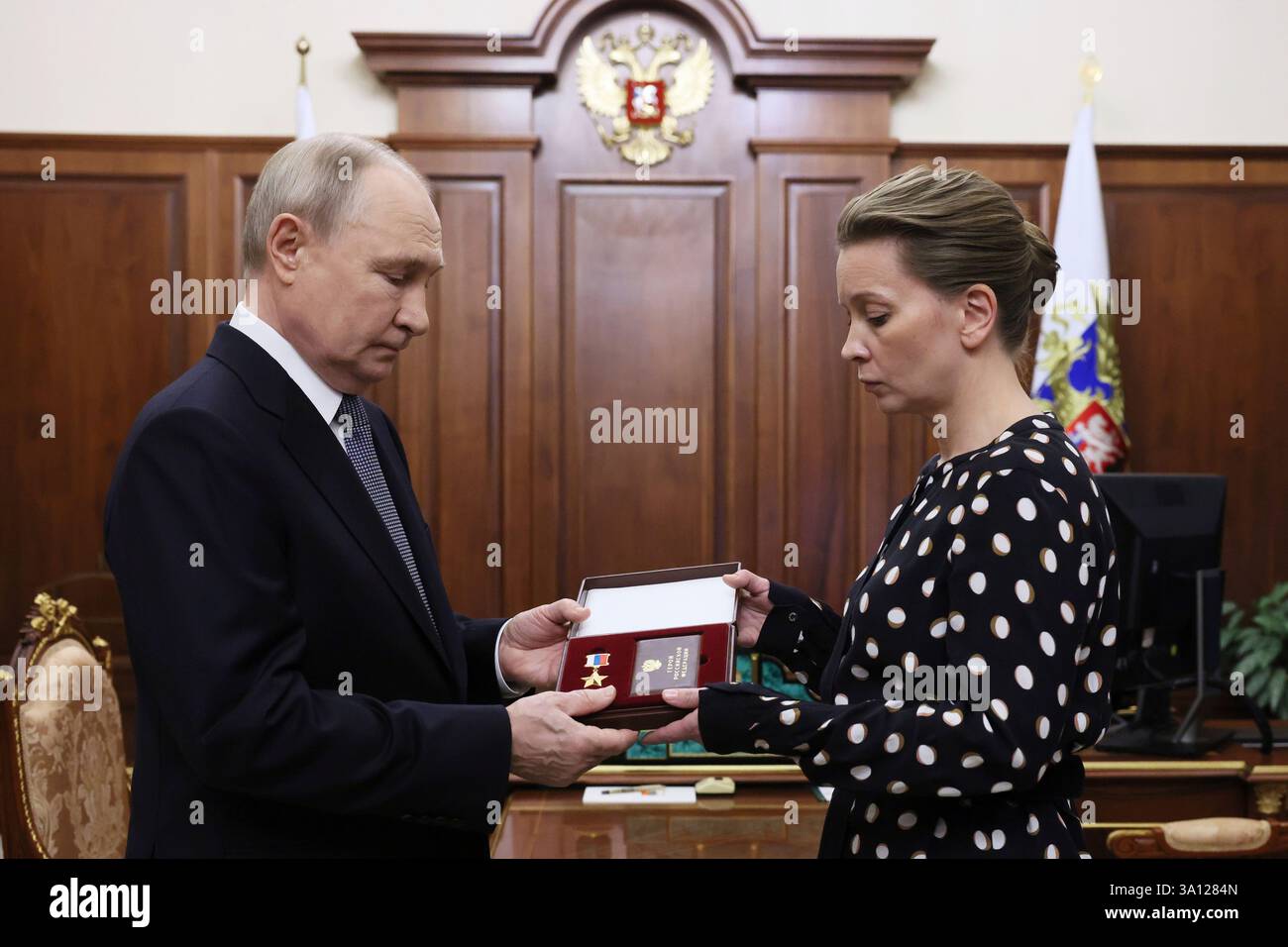 Russian President Vladimir Putin awards Olga, the widow of Sergei ...