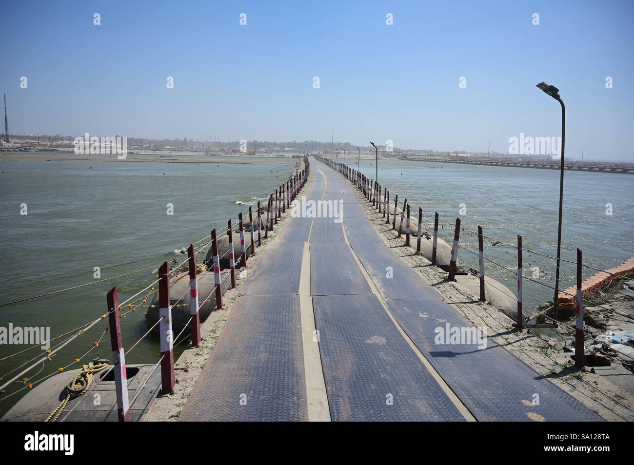 Prayagraj, Uttar Pradesh, India. 6th Mar, 2025. Prayagraj: A deserted ...