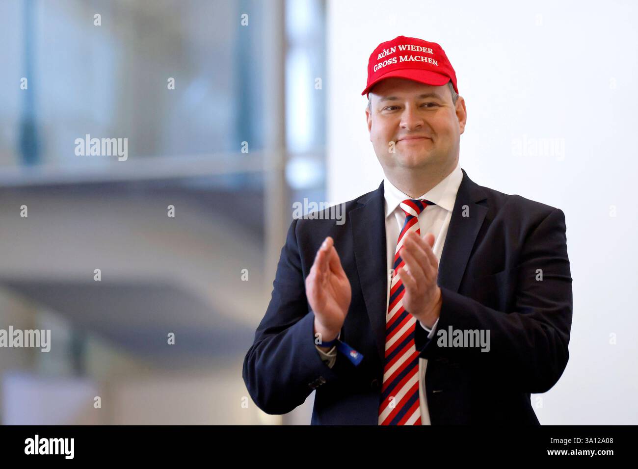 Politiker Christer Cremer AfD mit einer AfD-Kappe im Stile der Trump ...