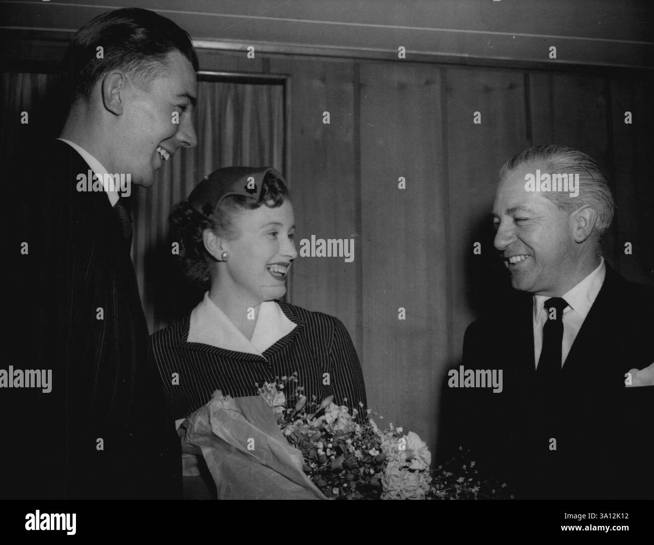 Mrs. Millionth ***** -- Australia's Millionth Migrant, Mrs. Dennis ...