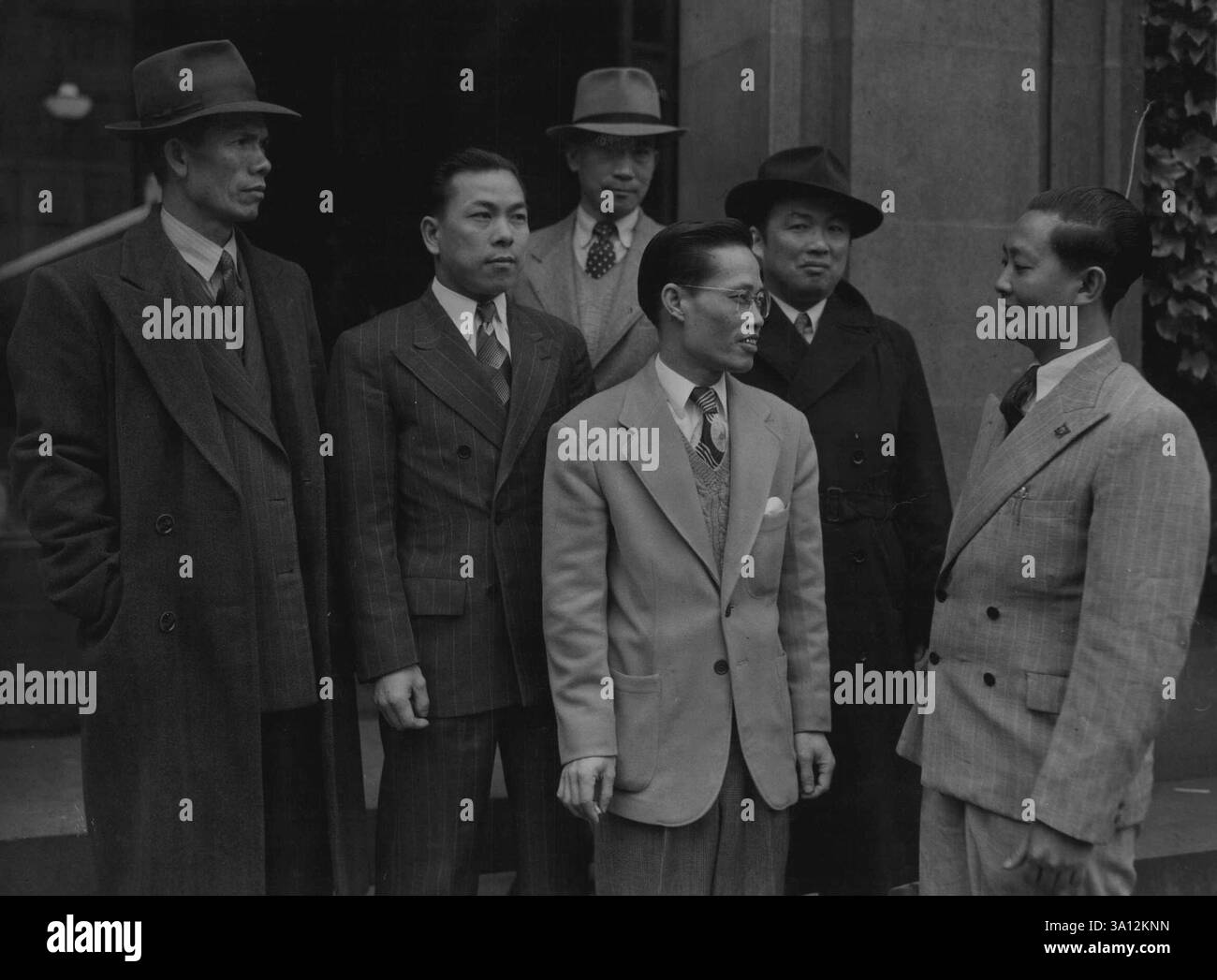 Chinese Who Contested Deportation Orders photographed with their ...