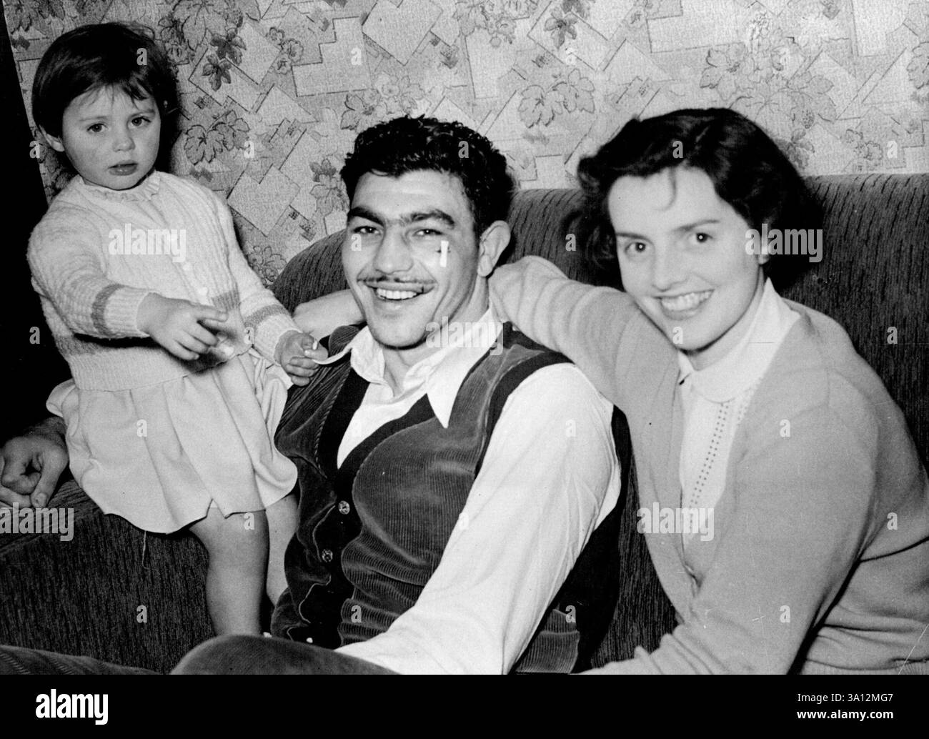 Woman in boxing ring vintage hi-res stock photography and images - Alamy