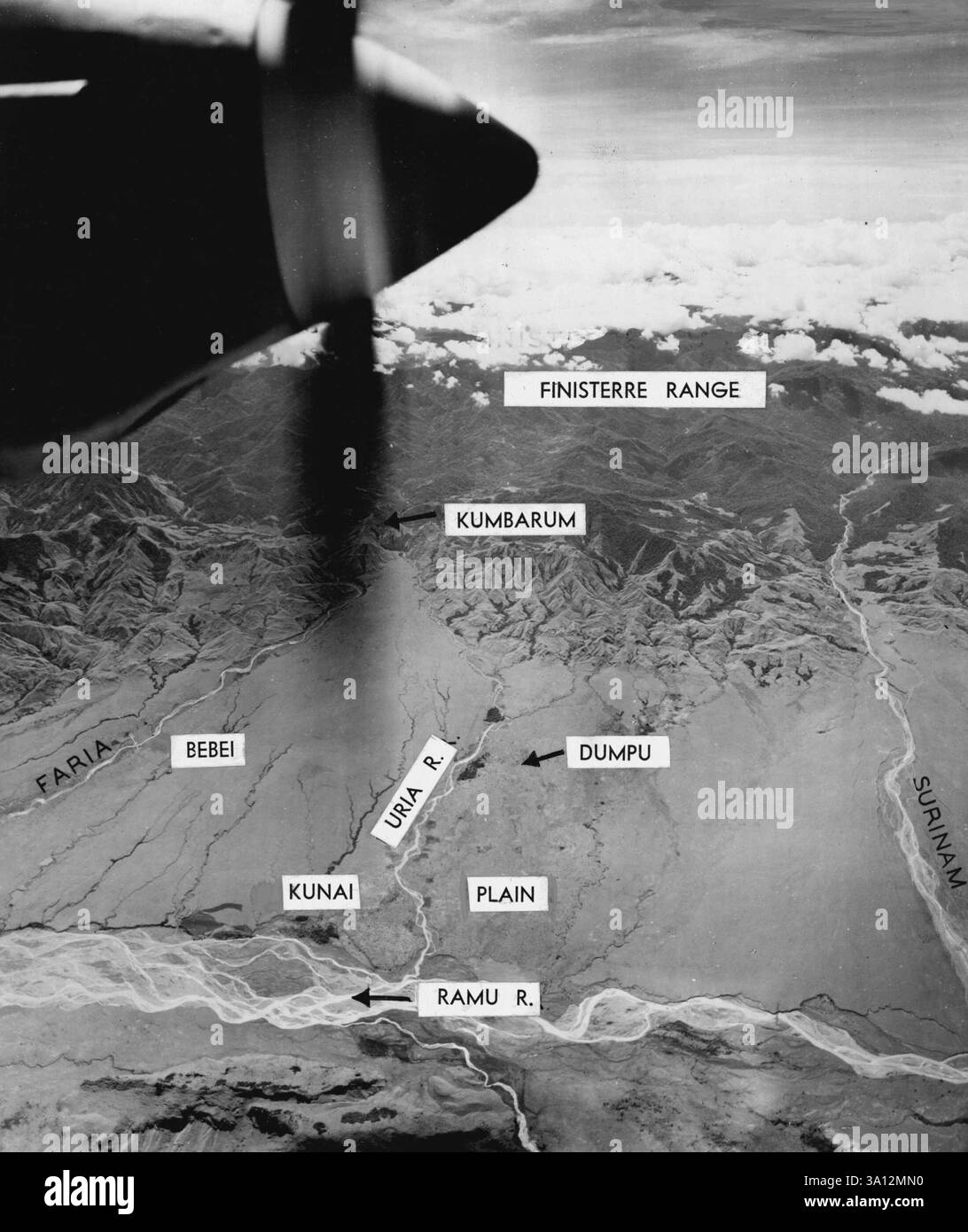 Papua new guinea 1943 bomber hi-res stock photography and images - Alamy