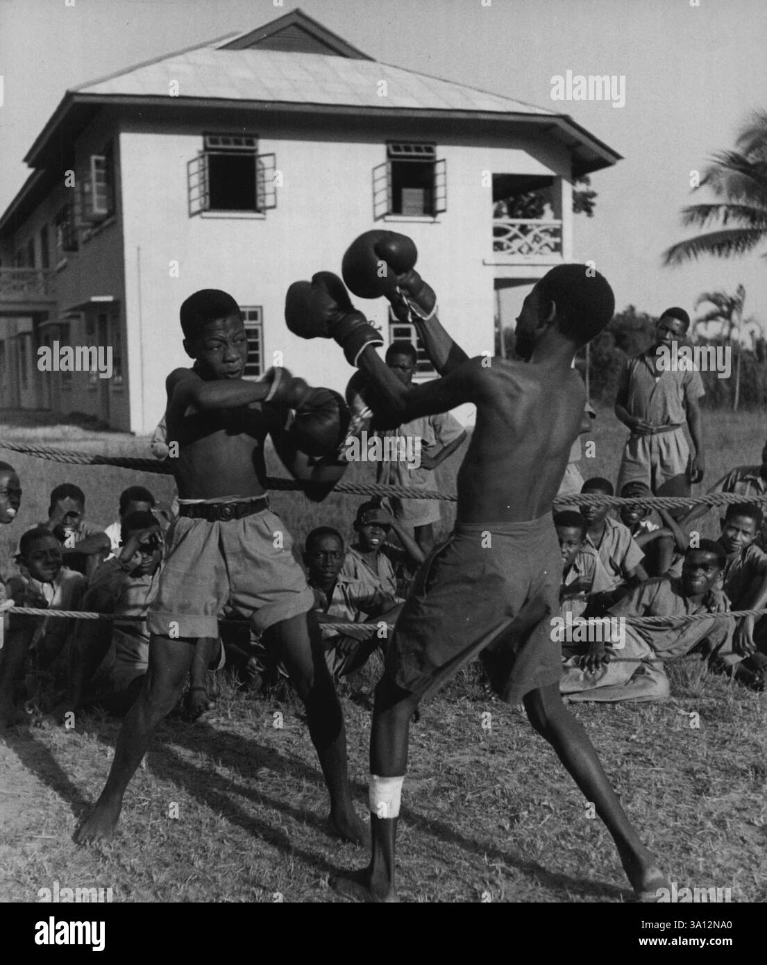 Vintage boxing ring press hi-res stock photography and images - Alamy
