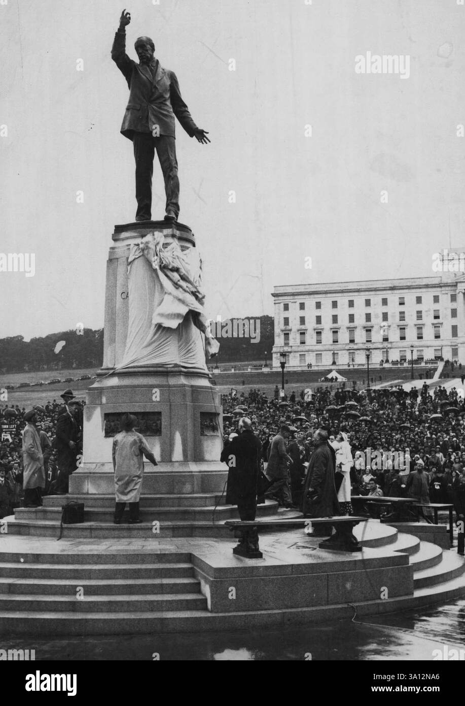 Statue of lord carson Black and White Stock Photos & Images - Alamy