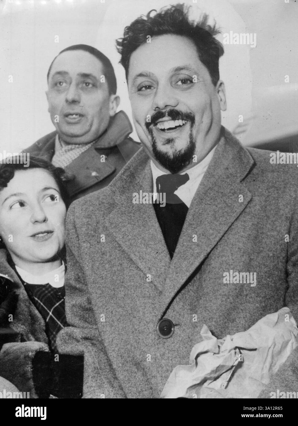 Atlantic Raft Man Flies HomeHis arrival back in Paris by air from New ...