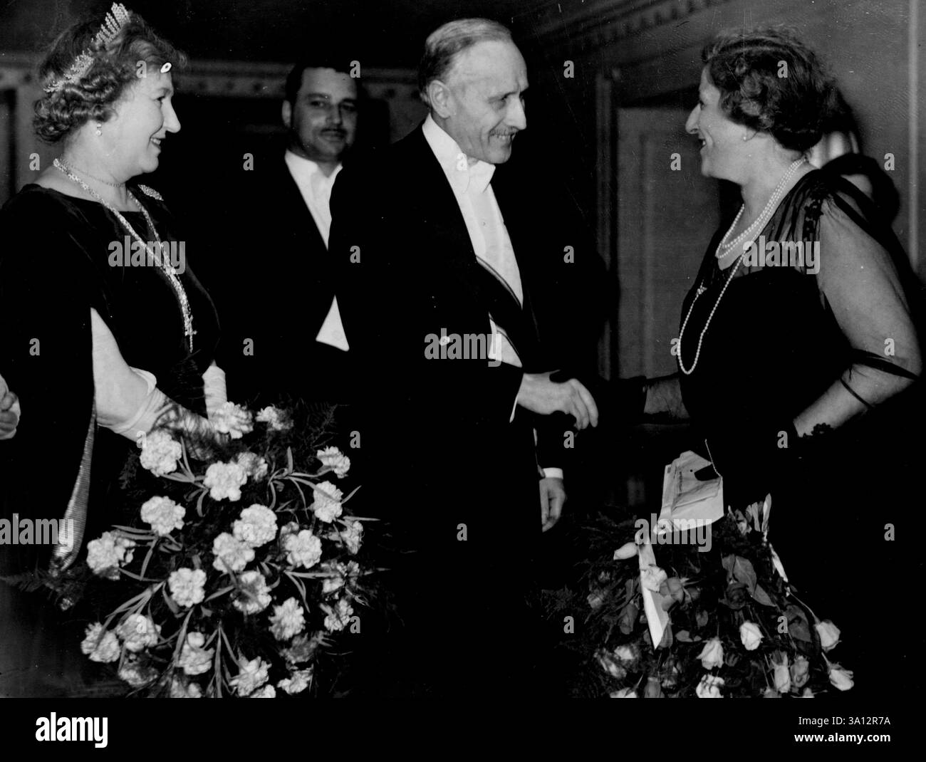 Retro lady present Black and White Stock Photos & Images - Alamy