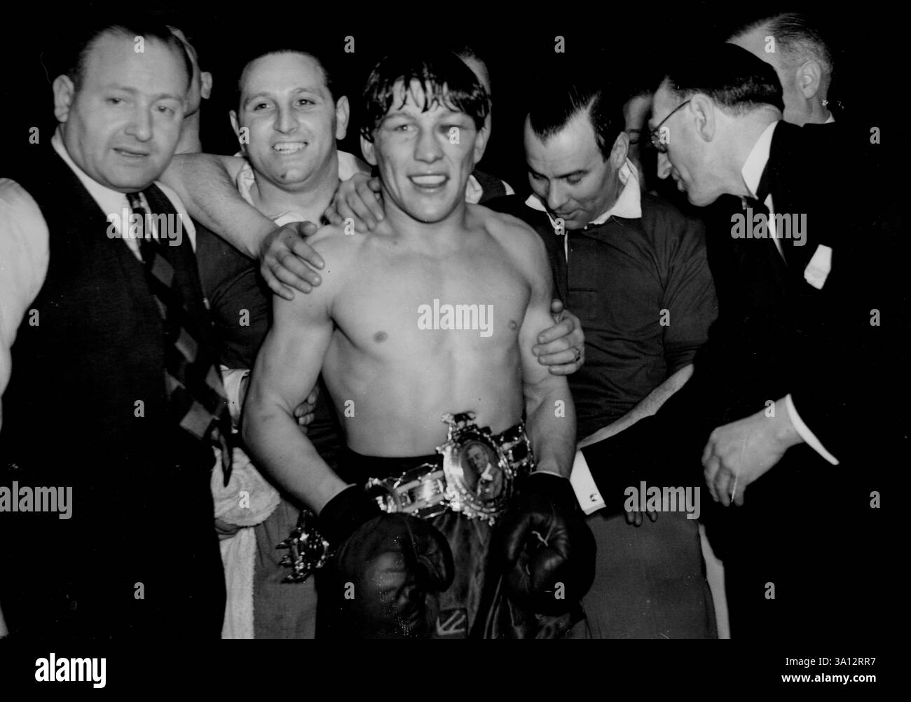 Knockout group of people hi-res stock photography and images - Alamy