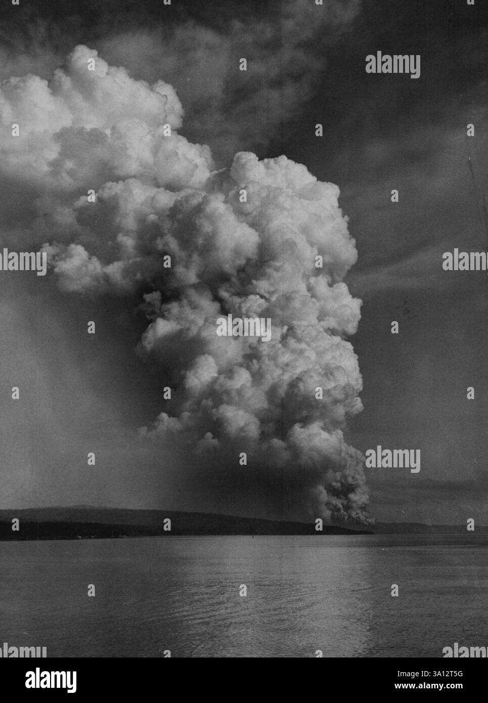 New Vulcan, the crater which appeared from the sea with terrifying ...