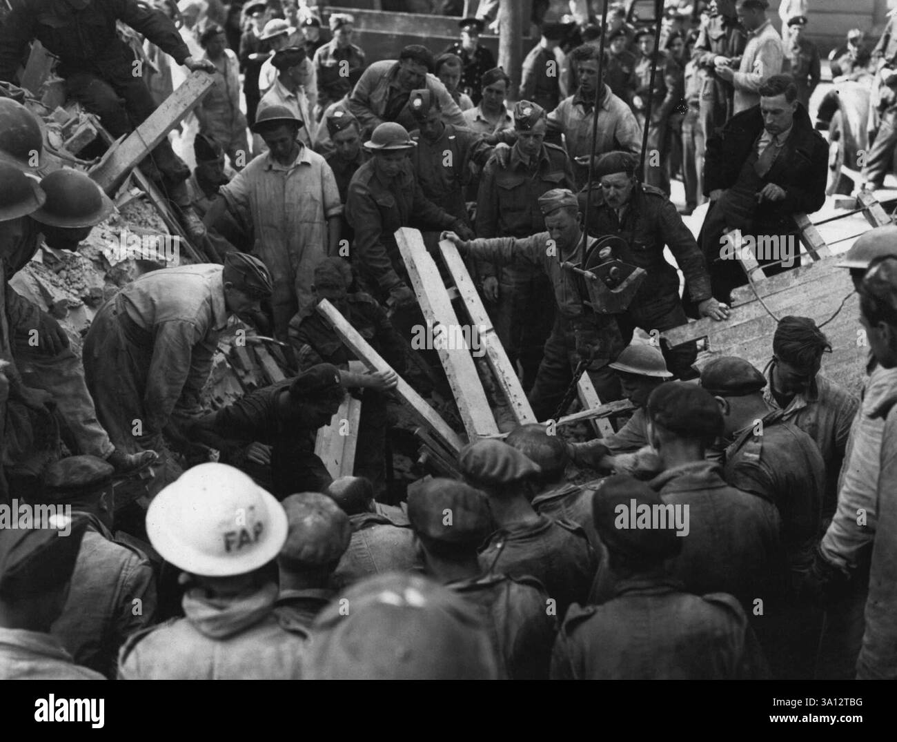 Wwii canadian old war photo Black and White Stock Photos & Images - Alamy