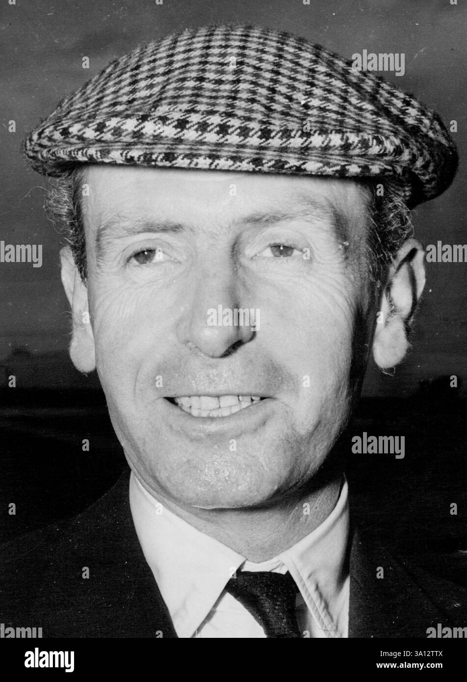 Colonel I. Bowater photographed on arrival today by Qantas ...