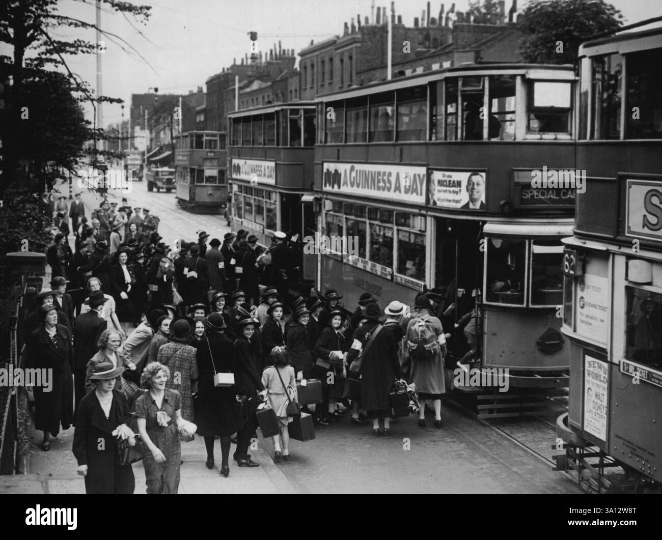 Evacuation Of London Children To-Day's Scenes - Children from the ...