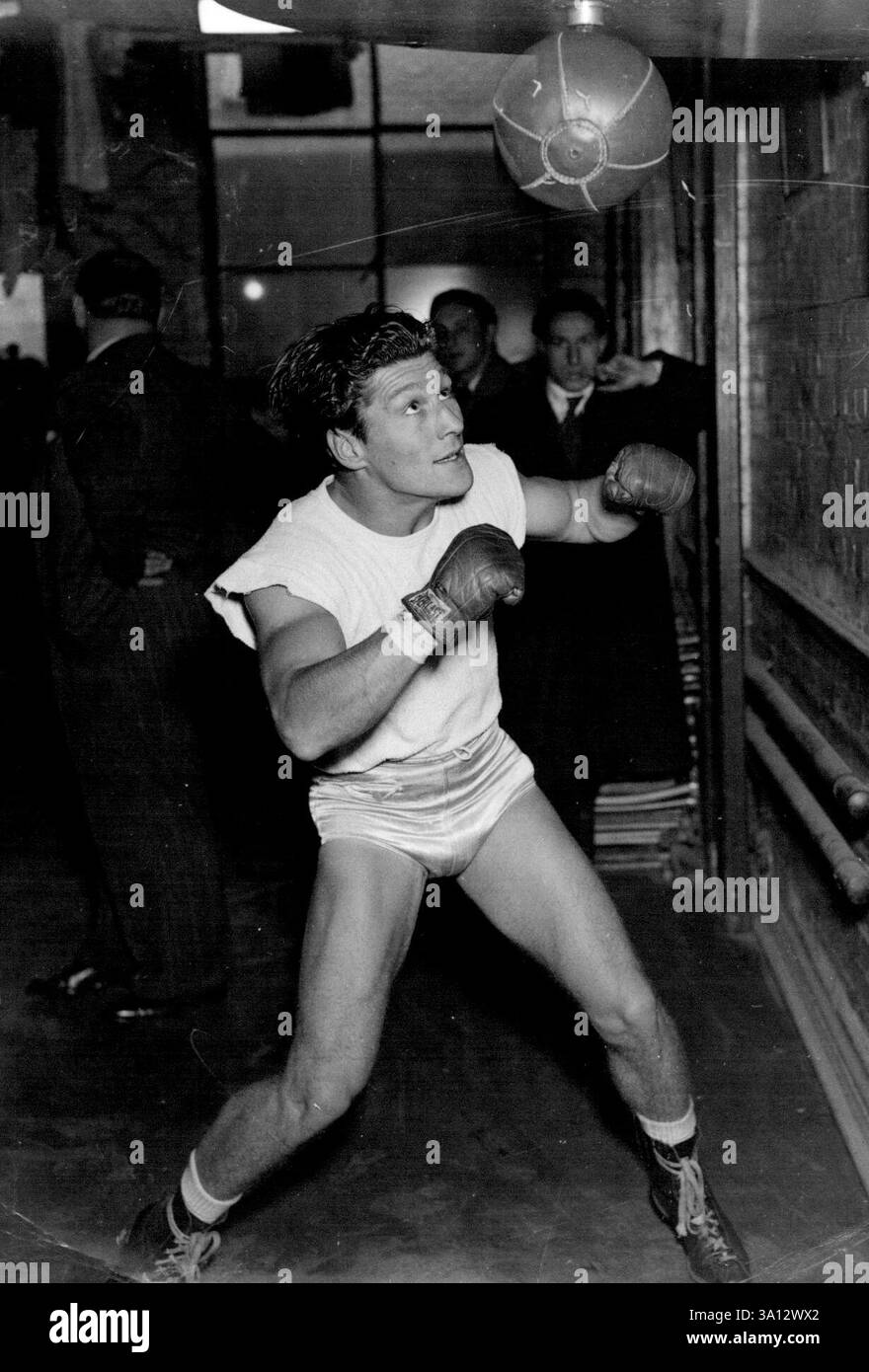 Eric Boon home from South Africa:Eric Boon in promoter Jack Solomons ...