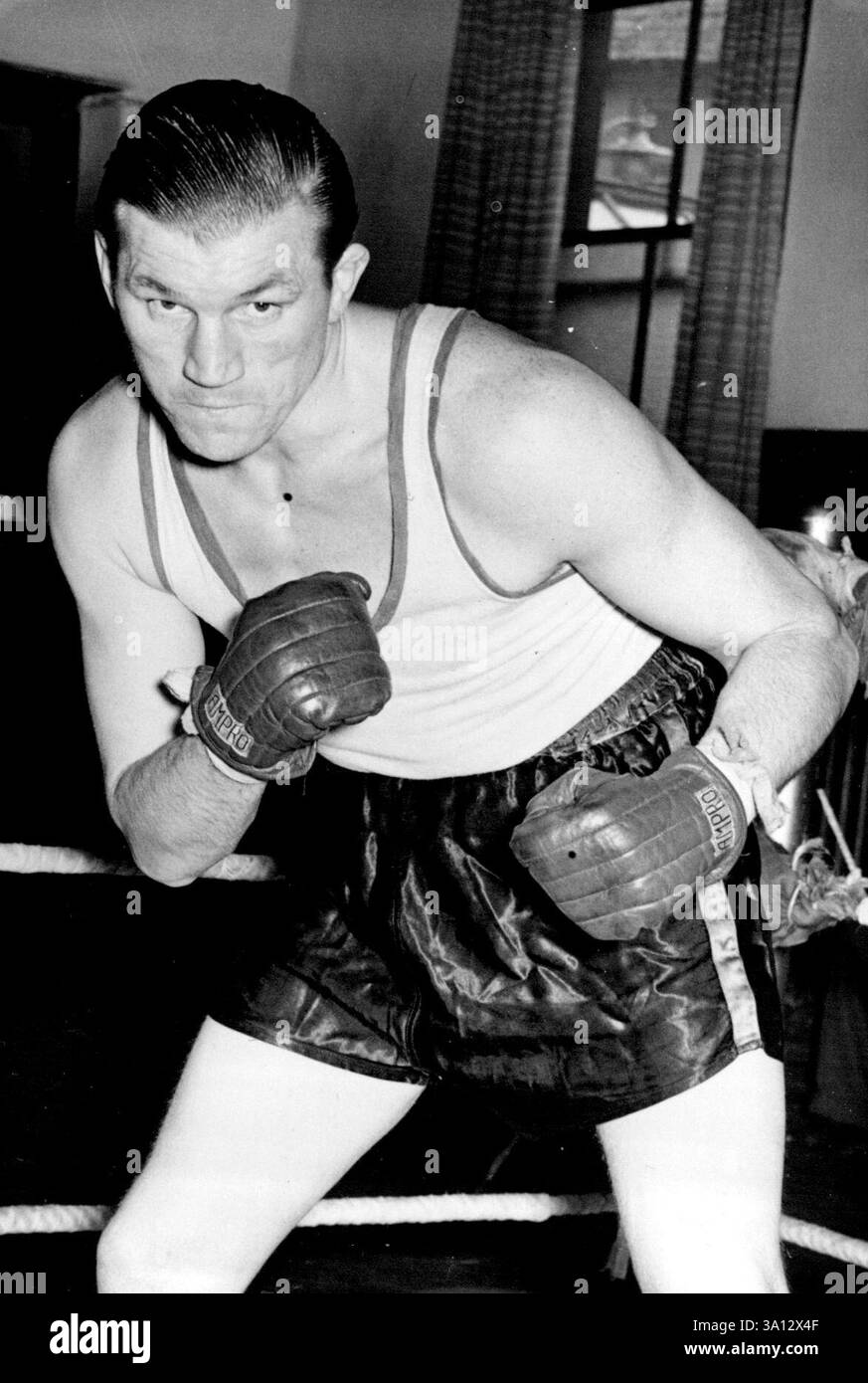 Tommy Farr To Make A "Come-Back".Tommy Farr in training at Brighton ...