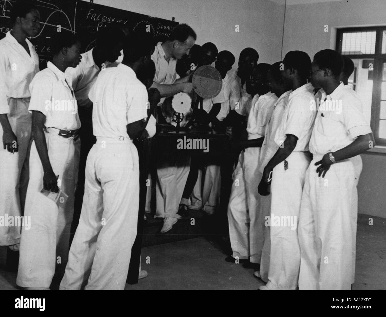 An African Secondary School: St. Gregory's Lagos. -- A Physics class in ...