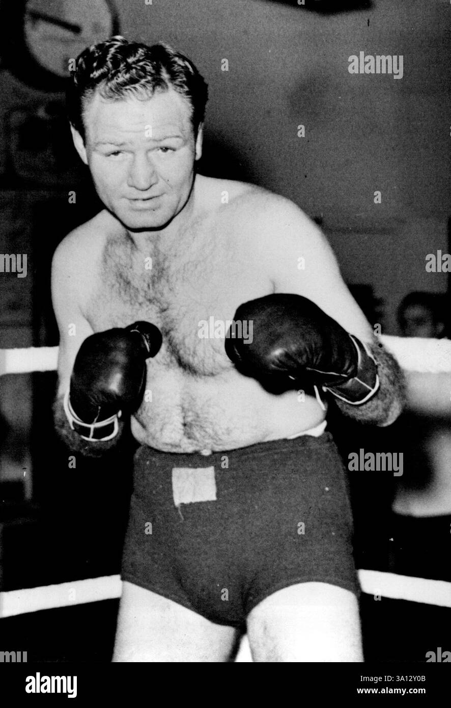 New Opponent For Bruce Woodcock.Lee Savold gets ready for light ...