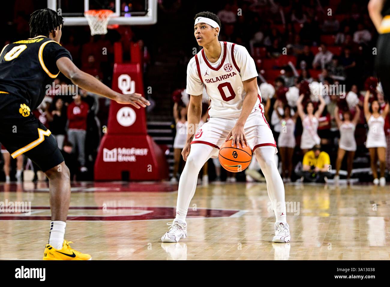 Oklahoma guard Jeremiah Fears (0) looks to drive against Missouri guard Anthony Robinson II (0 ...