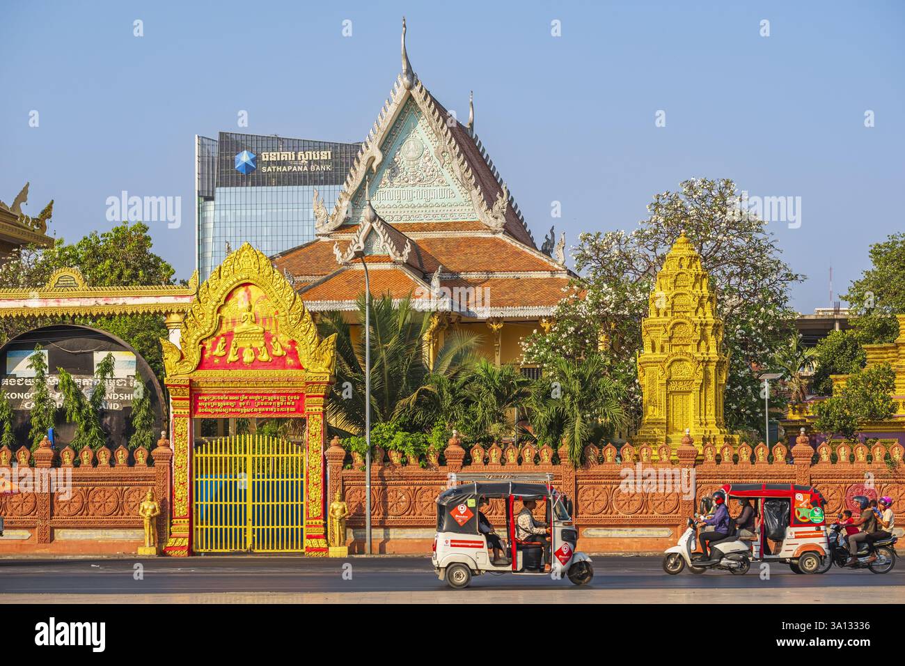 Cambodia, Phnom Penh, Doun Penh district, Wat Ounalom, Buddhist temple ...