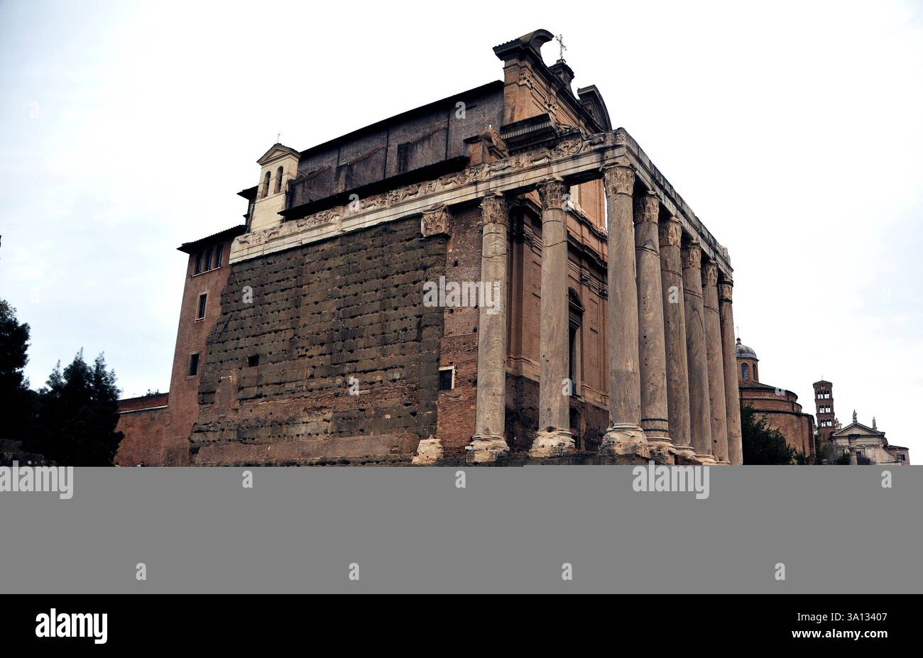 Tempel des Antoninus Pius und der Faustina / Templum Antonius et ...
