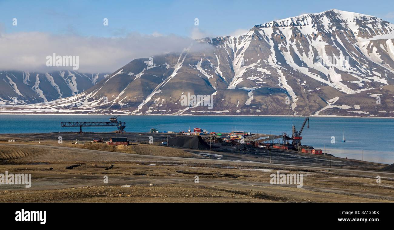Coal Port (Kullhavna) in Isfjorden (Lonyearbyen Spitsbergen, Svalbard ...