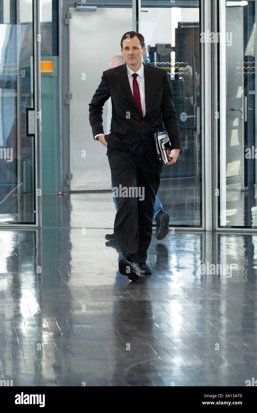 Dr. Tobias MEYER, Dr. Tobias Meyer, CEO, Vorstandsvorsitzender, kommt ...