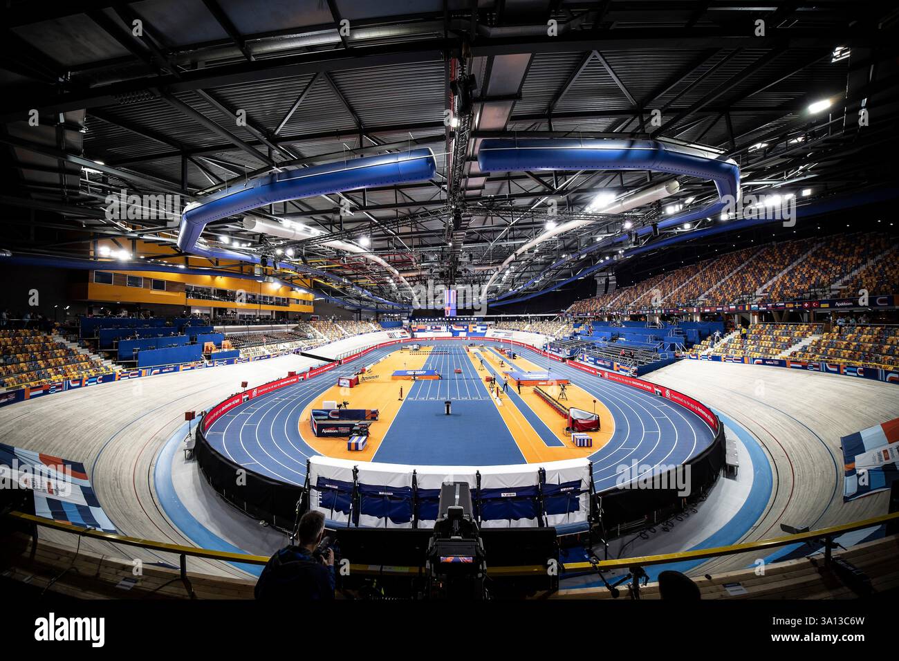 Impressionen: Die Omnisport Arena in Apeldoorn - European Athletics ...