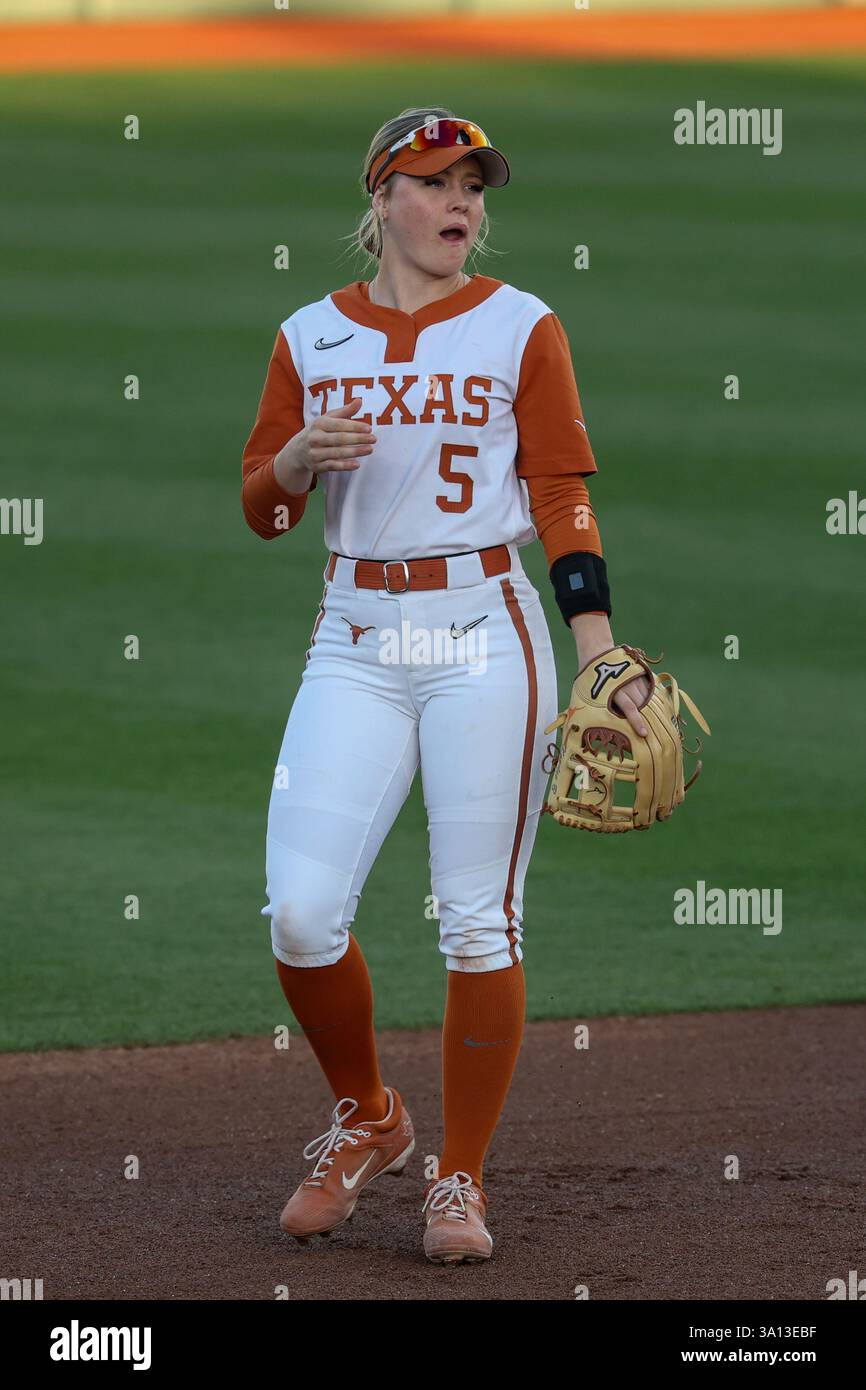 AUSTIN, TX - MARCH 05: Texas utility Kaydee Bennett (5) readies for ...