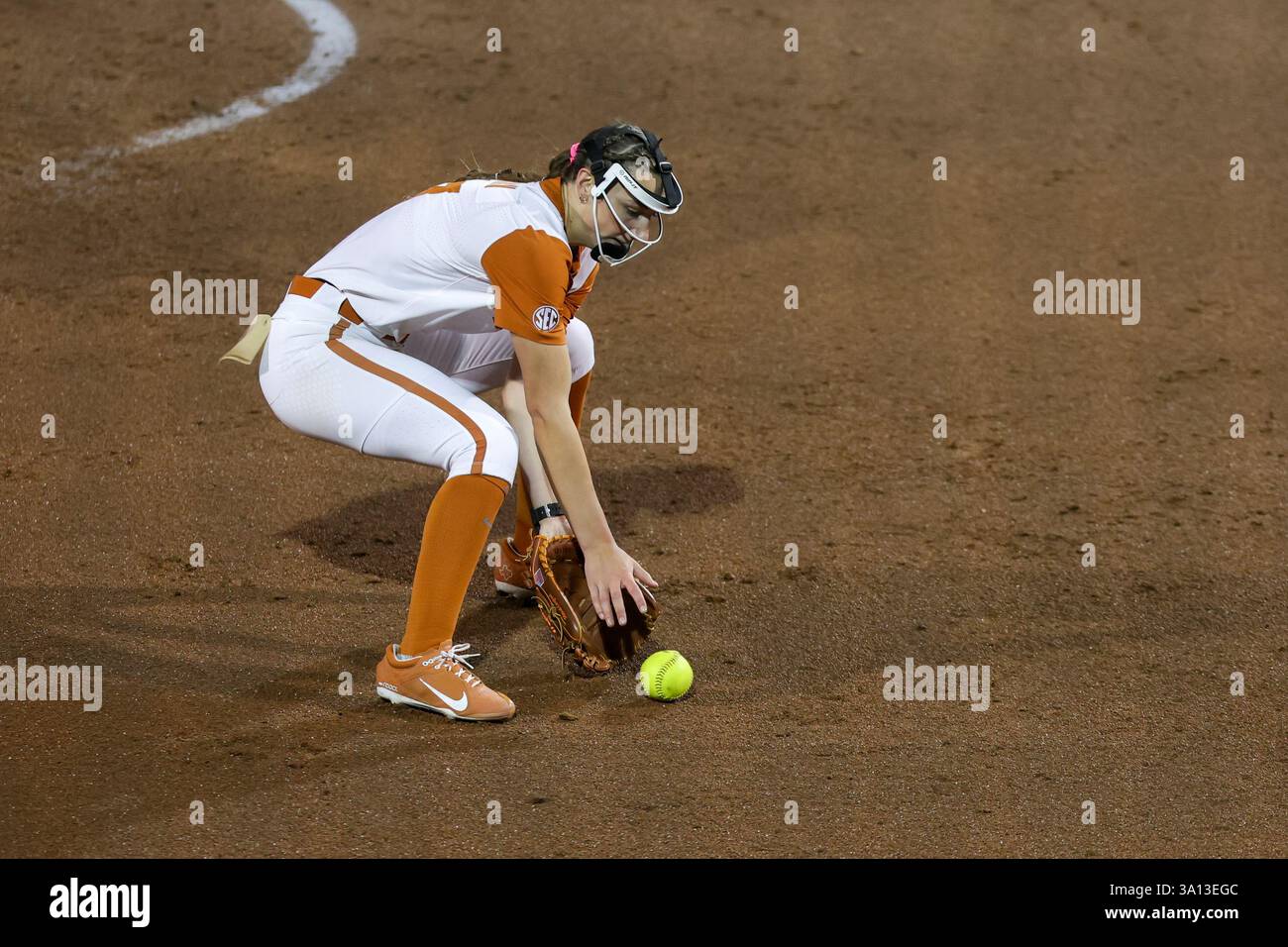AUSTIN, TX - MARCH 05: Texas starting pitcher/relief pitcher Teagan ...