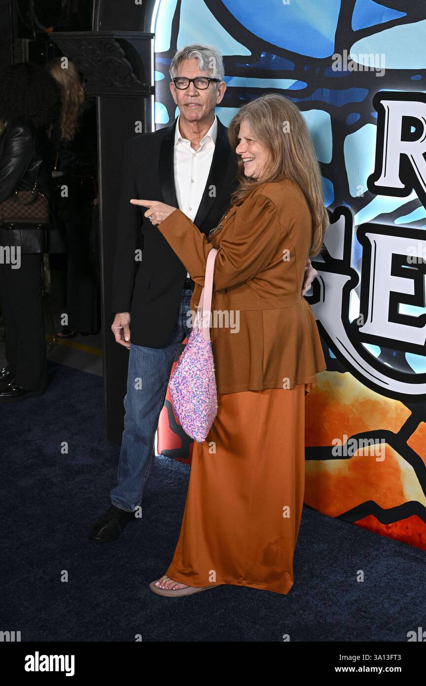 Eric Roberts mit Ehefrau Eliza Roberts bei der Premiere der 4. und ...