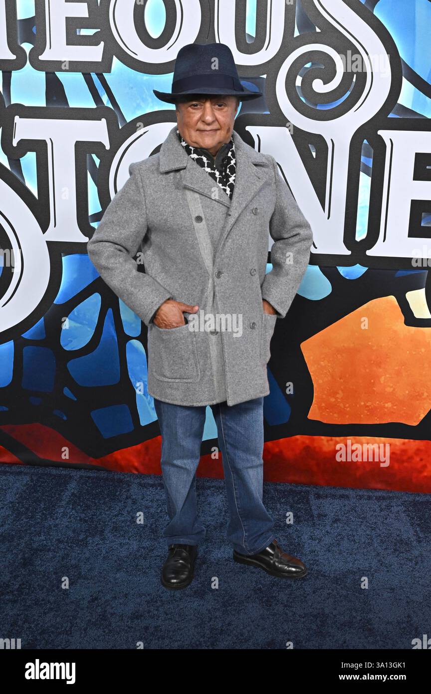 Deep Roy bei der Premiere der 4. und finalen Staffel der HBO Serie The ...